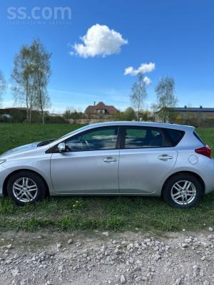 Pelēks Toyota Auris 2015 Rīga, ar dzinēja tilpumu 1.30 L un nobraukumu 220 tūkst. km par 5700 €, foto 4 vietnē AUTOMOTO.COM.LV