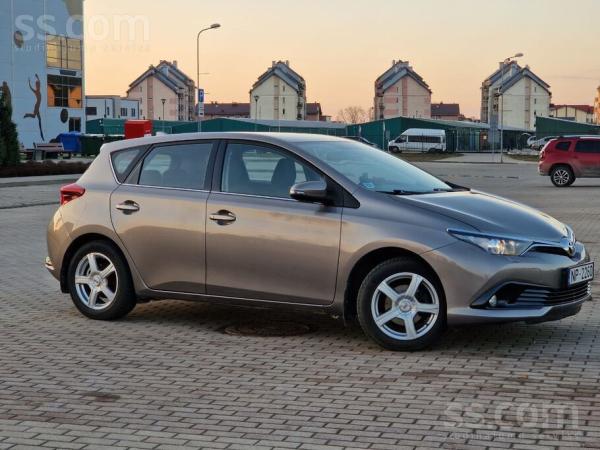 Pelēks Toyota Auris 2015 Rīga, ar dzinēja tilpumu 1.60 L un nobraukumu 230 tūkst. km par 6600 €, foto 1 vietnē AUTOMOTO.COM.LV