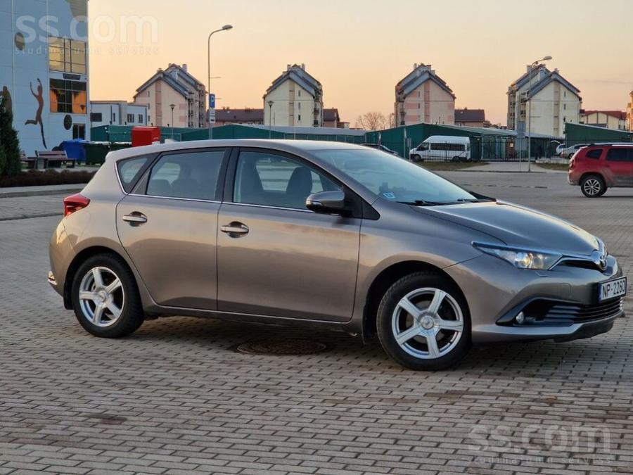 Pelēks Toyota Auris 2015 Rīga, ar dzinēja tilpumu 1.60 L un nobraukumu 230 tūkst. km par 6600 €, foto 1 vietnē AUTOMOTO.COM.LV