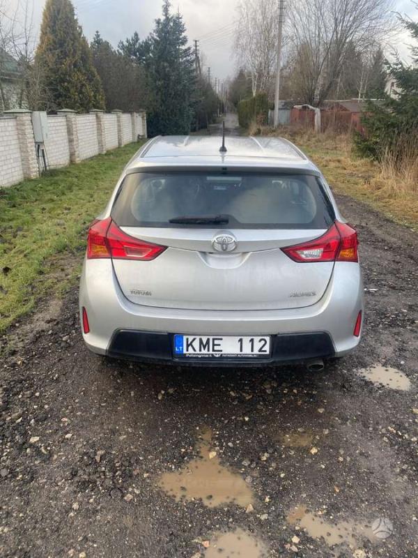 Pelēks Toyota Auris 2015 Viļņa, ar dzinēja tilpumu 1.60 L un nobraukumu 118 tūkst. km par 4700 €, foto 5 vietnē AUTOMOTO.COM.LV