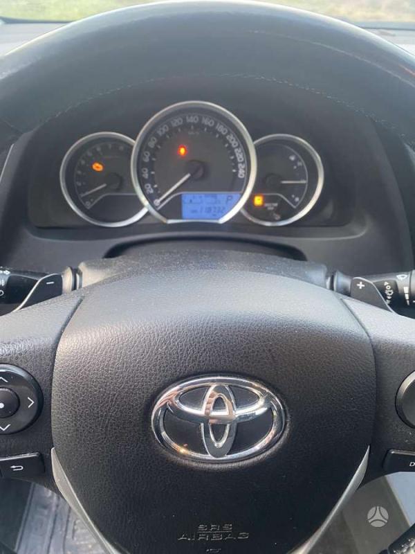 Pelēks Toyota Auris 2015 Viļņa, ar dzinēja tilpumu 1.60 L un nobraukumu 118 tūkst. km par 4700 €, foto 7 vietnē AUTOMOTO.COM.LV