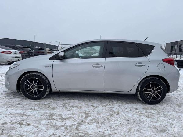 Grey Toyota Auris 2015 in Kaunas, with an engine capacity of 1.80 L and mileage of 211 thousand km for 7950 €, photo 6 on AUTOMOTO.COM.LV
