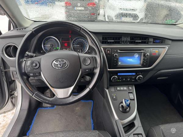 Grey Toyota Auris 2015 in Kaunas, with an engine capacity of 1.80 L and mileage of 211 thousand km for 7950 €, photo 7 on AUTOMOTO.COM.LV