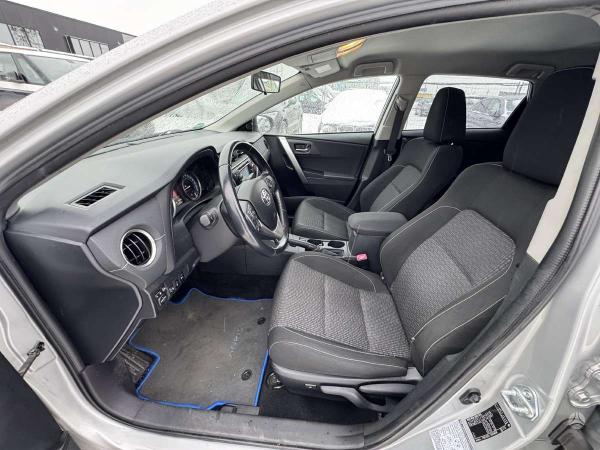 Grey Toyota Auris 2015 in Kaunas, with an engine capacity of 1.80 L and mileage of 211 thousand km for 7950 €, photo 8 on AUTOMOTO.COM.LV