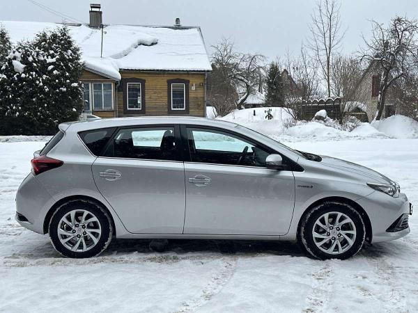 Grey Toyota Auris 2015 in Utena, with an engine capacity of 1.80 L and mileage of 84 thousand km for 11850 €, photo 5 on AUTOMOTO.COM.LV