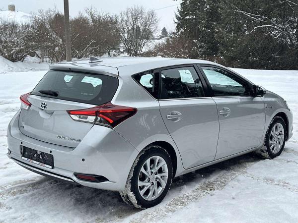 Grey Toyota Auris 2015 in Utena, with an engine capacity of 1.80 L and mileage of 84 thousand km for 11850 €, photo 6 on AUTOMOTO.COM.LV