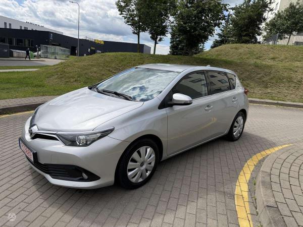 Pelēks Toyota Auris 2015 Viļņa, ar dzinēja tilpumu 1.60 L un nobraukumu 273 tūkst. km par 4900 €, foto 5 vietnē AUTOMOTO.COM.LV