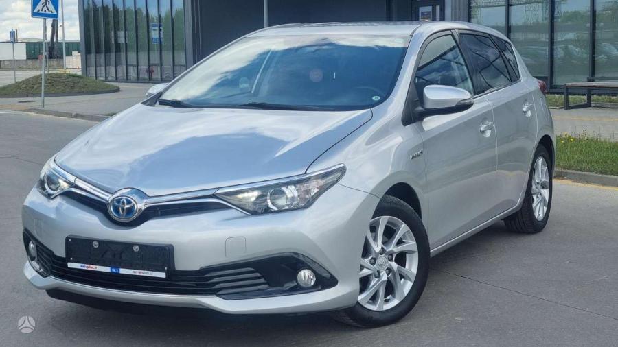 Pelēks Toyota Auris 2015 Šauļi, ar dzinēja tilpumu 1.80 L un nobraukumu 235 tūkst. km par 9700 €, foto 3 vietnē AUTOMOTO.COM.LV