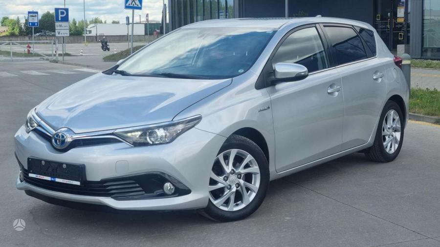 Pelēks Toyota Auris 2015 Šauļi, ar dzinēja tilpumu 1.80 L un nobraukumu 235 tūkst. km par 9700 €, foto 5 vietnē AUTOMOTO.COM.LV