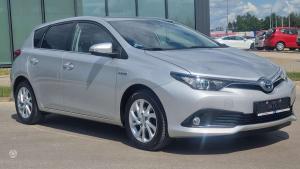 Pelēks Toyota Auris 2015 Šauļi, ar dzinēja tilpumu 1.80 L un nobraukumu 235 tūkst. km par 9700 €, foto 9 vietnē AUTOMOTO.COM.LV