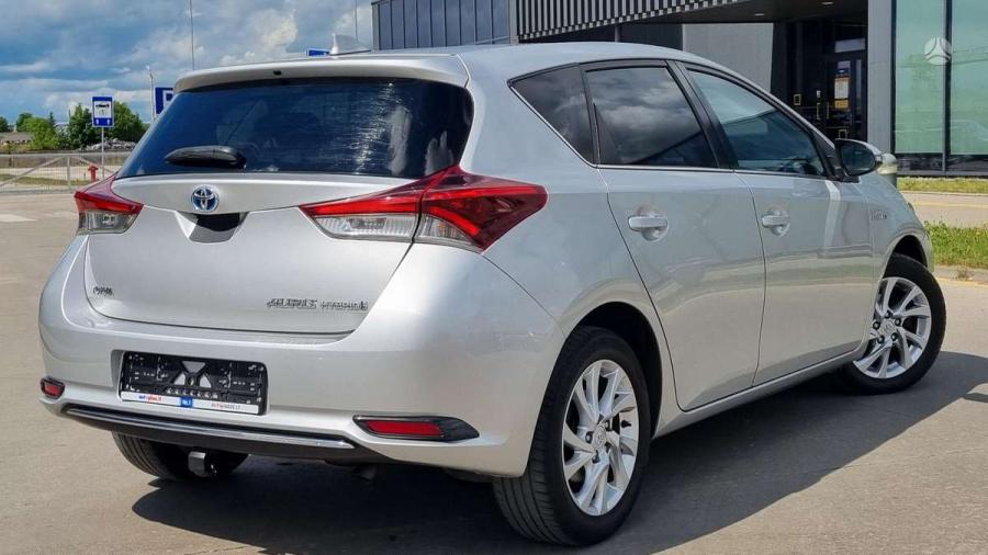 Pelēks Toyota Auris 2015 Šauļi, ar dzinēja tilpumu 1.80 L un nobraukumu 235 tūkst. km par 9700 €, foto 10 vietnē AUTOMOTO.COM.LV