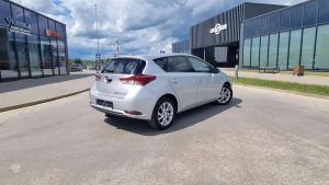 Pelēks Toyota Auris 2015 Šauļi, ar dzinēja tilpumu 1.80 L un nobraukumu 235 tūkst. km par 9700 €, foto 13 vietnē AUTOMOTO.COM.LV
