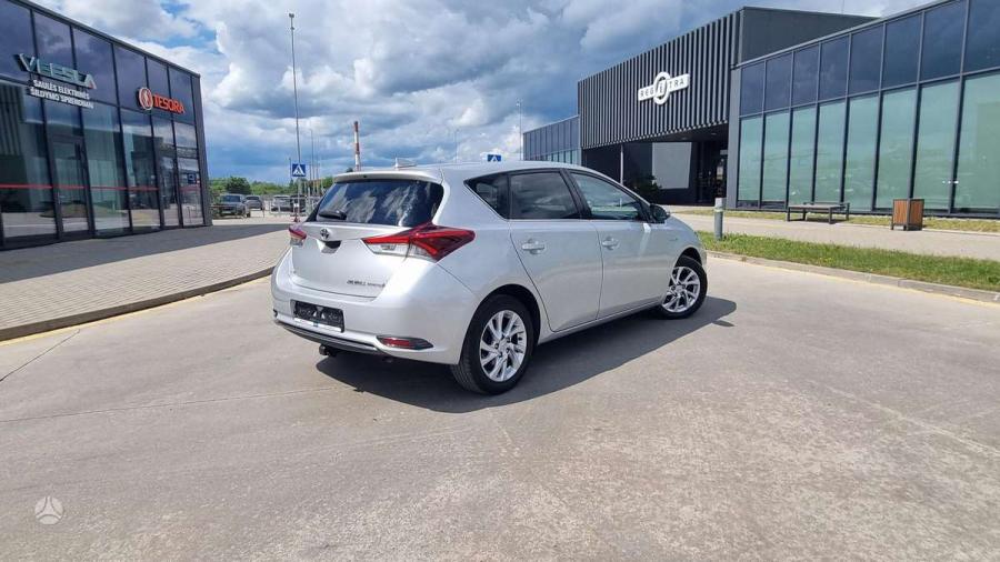 Pelēks Toyota Auris 2015 Šauļi, ar dzinēja tilpumu 1.80 L un nobraukumu 235 tūkst. km par 9700 €, foto 13 vietnē AUTOMOTO.COM.LV