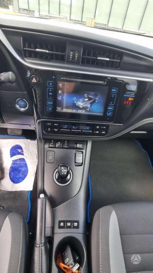 Pelēks Toyota Auris 2015 Šauļi, ar dzinēja tilpumu 1.80 L un nobraukumu 235 tūkst. km par 9700 €, foto 15 vietnē AUTOMOTO.COM.LV