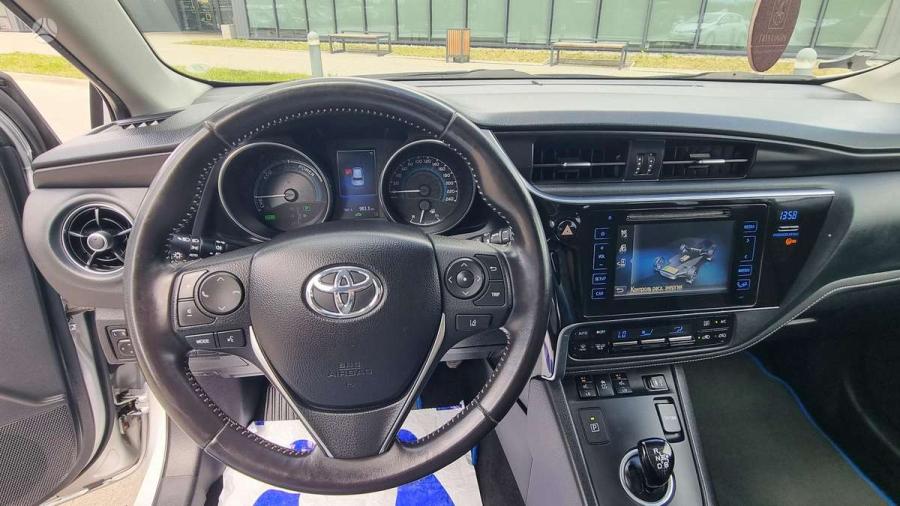 Pelēks Toyota Auris 2015 Šauļi, ar dzinēja tilpumu 1.80 L un nobraukumu 235 tūkst. km par 9700 €, foto 17 vietnē AUTOMOTO.COM.LV
