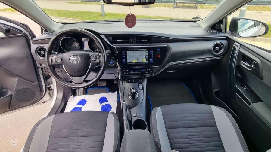 Pelēks Toyota Auris 2015 Šauļi, ar dzinēja tilpumu 1.80 L un nobraukumu 235 tūkst. km par 9700 €, foto 22 vietnē AUTOMOTO.COM.LV