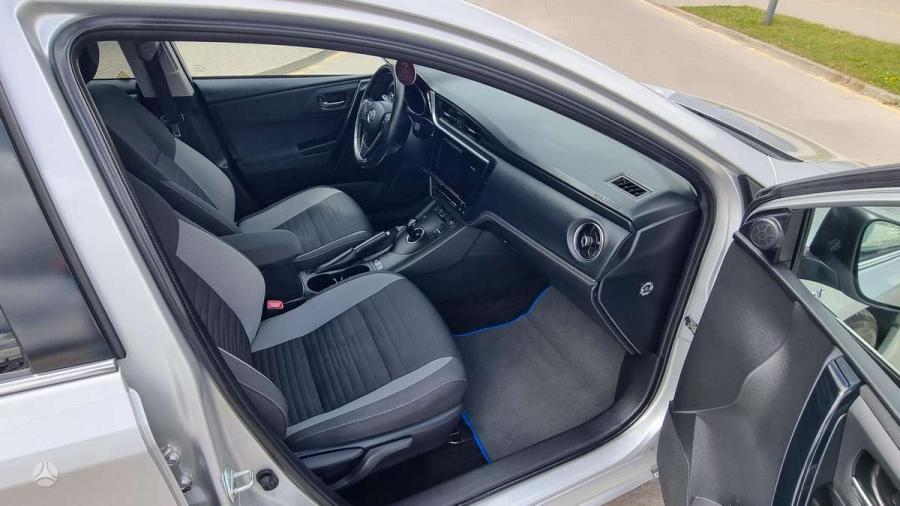 Pelēks Toyota Auris 2015 Šauļi, ar dzinēja tilpumu 1.80 L un nobraukumu 235 tūkst. km par 9700 €, foto 23 vietnē AUTOMOTO.COM.LV