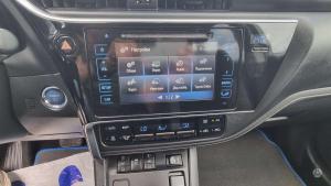 Pelēks Toyota Auris 2015 Šauļi, ar dzinēja tilpumu 1.80 L un nobraukumu 235 tūkst. km par 9700 €, foto 24 vietnē AUTOMOTO.COM.LV