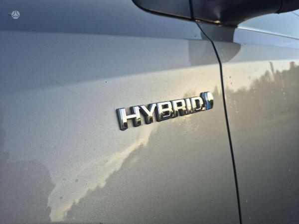 Grey Toyota Auris 2015 in Vilnius, with an engine capacity of 1.80 L and mileage of 216 thousand km for 9200 €, photo 6 on AUTOMOTO.COM.LV