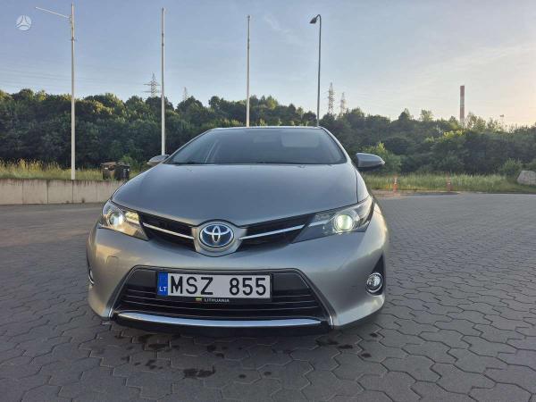 Grey Toyota Auris 2015 in Vilnius, with an engine capacity of 1.80 L and mileage of 216 thousand km for 9200 €, photo 7 on AUTOMOTO.COM.LV