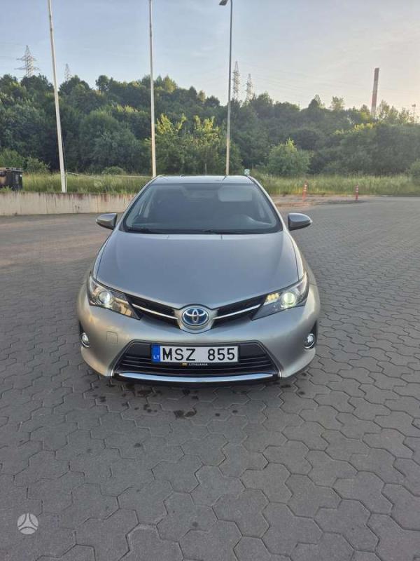 Grey Toyota Auris 2015 in Vilnius, with an engine capacity of 1.80 L and mileage of 216 thousand km for 9200 €, photo 8 on AUTOMOTO.COM.LV