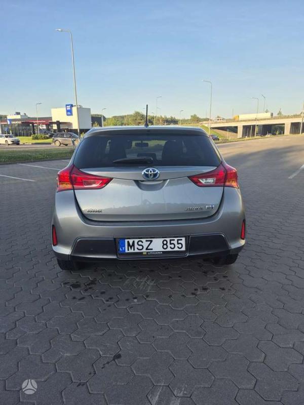 Grey Toyota Auris 2015 in Vilnius, with an engine capacity of 1.80 L and mileage of 216 thousand km for 9200 €, photo 9 on AUTOMOTO.COM.LV