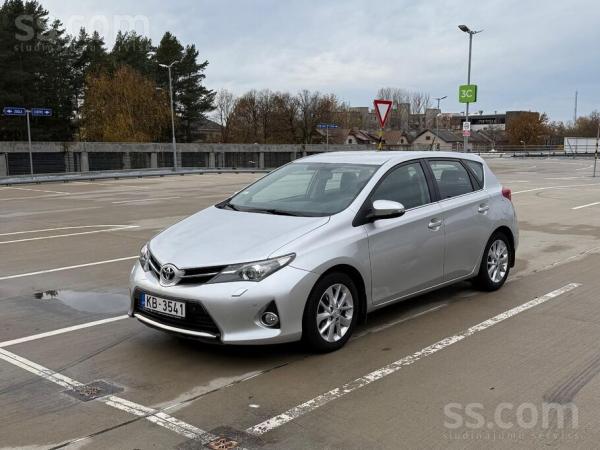 Pelēks Toyota Auris 2015 Rīga, ar dzinēja tilpumu 1.60 L un nobraukumu 195 tūkst. km par 6100 €, foto 4 vietnē AUTOMOTO.COM.LV