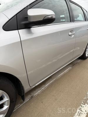 Grey Toyota Auris 2015 in Riga, with an engine capacity of 1.60 L and mileage of 195 thousand km for 6100 €, photo 6 on AUTOMOTO.COM.LV