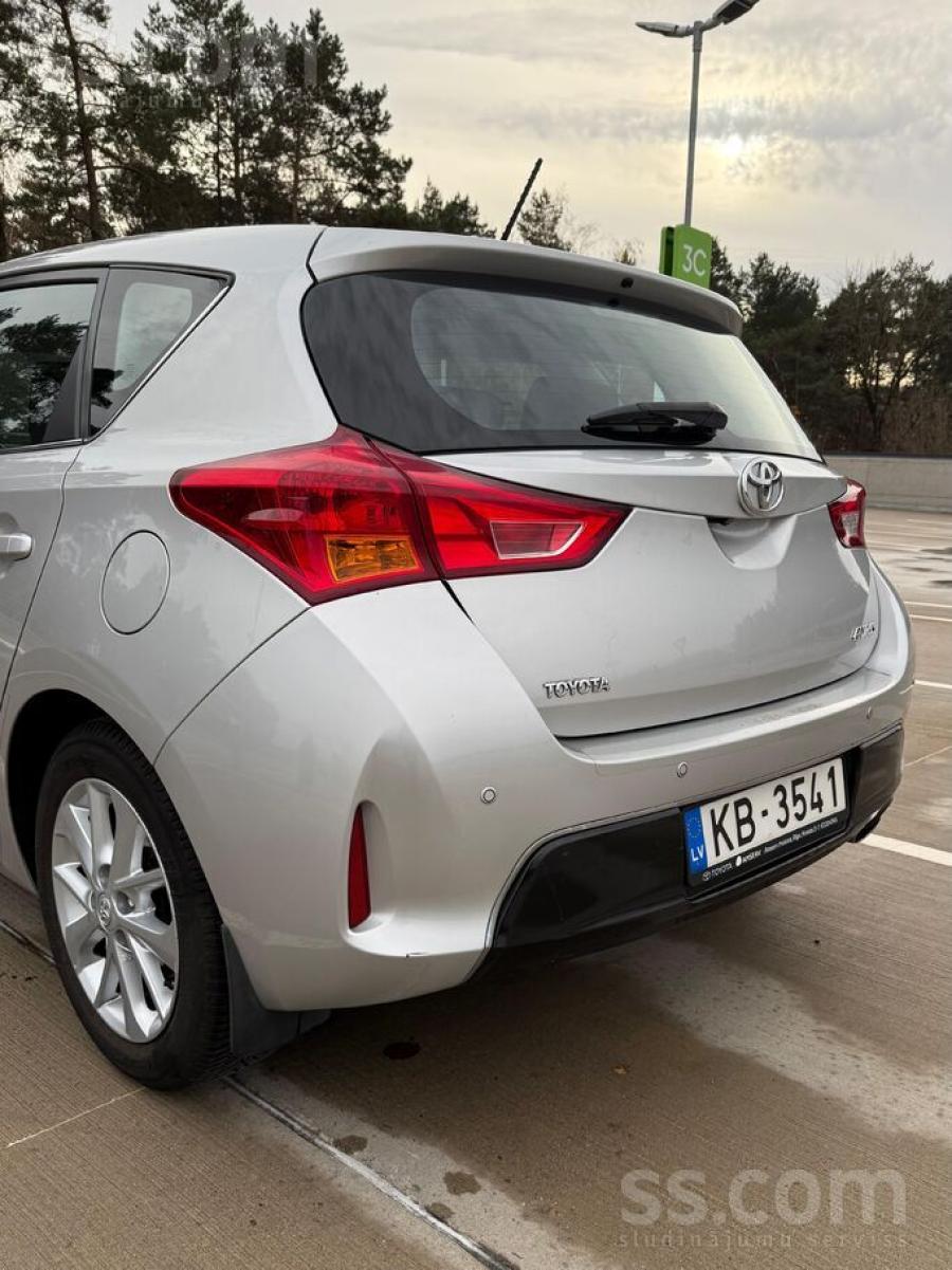 Grey Toyota Auris 2015 in Riga, with an engine capacity of 1.60 L and mileage of 195 thousand km for 6100 €, photo 7 on AUTOMOTO.COM.LV