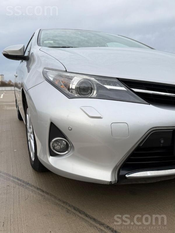 Pelēks Toyota Auris 2015 Rīga, ar dzinēja tilpumu 1.60 L un nobraukumu 195 tūkst. km par 6100 €, foto 7 vietnē AUTOMOTO.COM.LV