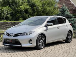 Pelēks Toyota Auris 2015 Kėdainiai, ar dzinēja tilpumu 1.80 L un nobraukumu 200 tūkst. km par 9850 €, foto  vietnē AUTOMOTO.COM.LV