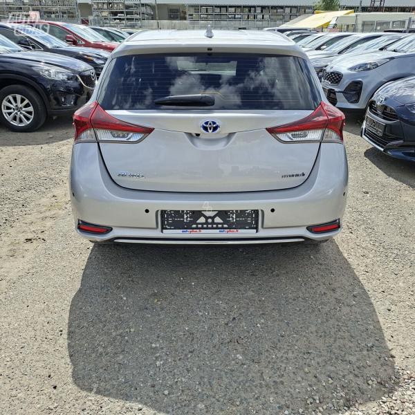 Grey Toyota Auris 2015 in Kaunas, with an engine capacity of 1.80 L and mileage of 280 thousand km for 8250 €, photo 5 on AUTOMOTO.COM.LV