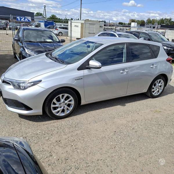 Pelēks Toyota Auris 2015 Kauņa, ar dzinēja tilpumu 1.80 L un nobraukumu 280 tūkst. km par 7999 €, foto 1 vietnē AUTOMOTO.COM.LV