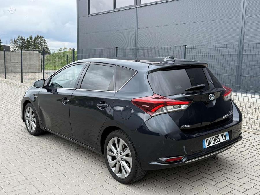 Grey Toyota Auris 2015 in Kaunas, with an engine capacity of 1.80 L and mileage of 230 thousand km for 6200 €, photo 5 on AUTOMOTO.COM.LV