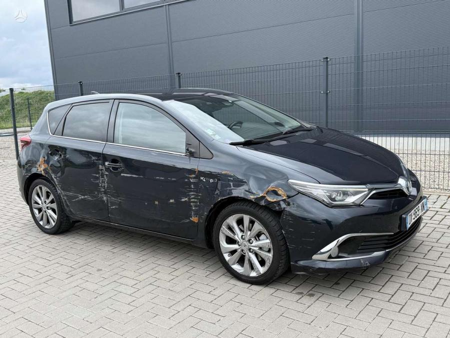 Grey Toyota Auris 2015 in Kaunas, with an engine capacity of 1.80 L and mileage of 230 thousand km for 6200 €, photo 8 on AUTOMOTO.COM.LV