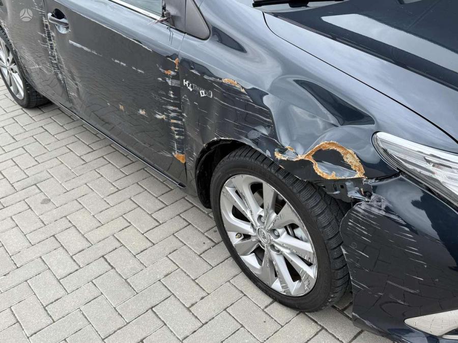 Grey Toyota Auris 2015 in Kaunas, with an engine capacity of 1.80 L and mileage of 230 thousand km for 6200 €, photo 9 on AUTOMOTO.COM.LV