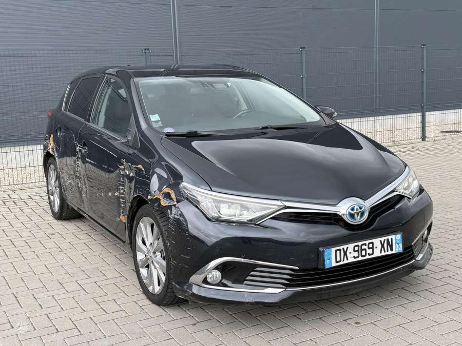 Grey Toyota Auris 2015 in Kaunas, with an engine capacity of 1.80 L and mileage of 230 thousand km for 6200 €, photo 13 on AUTOMOTO.COM.LV