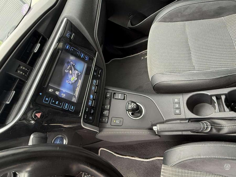 Grey Toyota Auris 2015 in Kaunas, with an engine capacity of 1.80 L and mileage of 230 thousand km for 6200 €, photo 16 on AUTOMOTO.COM.LV