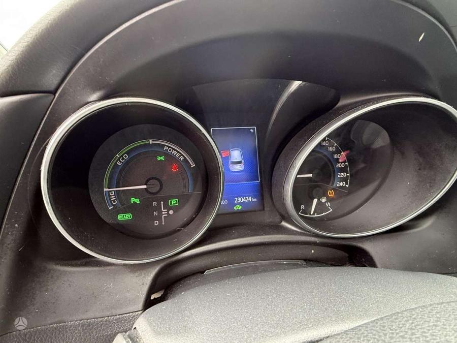 Grey Toyota Auris 2015 in Kaunas, with an engine capacity of 1.80 L and mileage of 230 thousand km for 6200 €, photo 17 on AUTOMOTO.COM.LV
