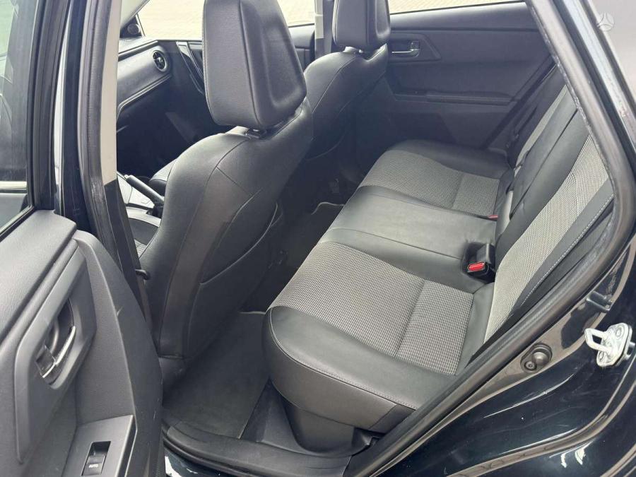 Grey Toyota Auris 2015 in Kaunas, with an engine capacity of 1.80 L and mileage of 230 thousand km for 6200 €, photo 27 on AUTOMOTO.COM.LV