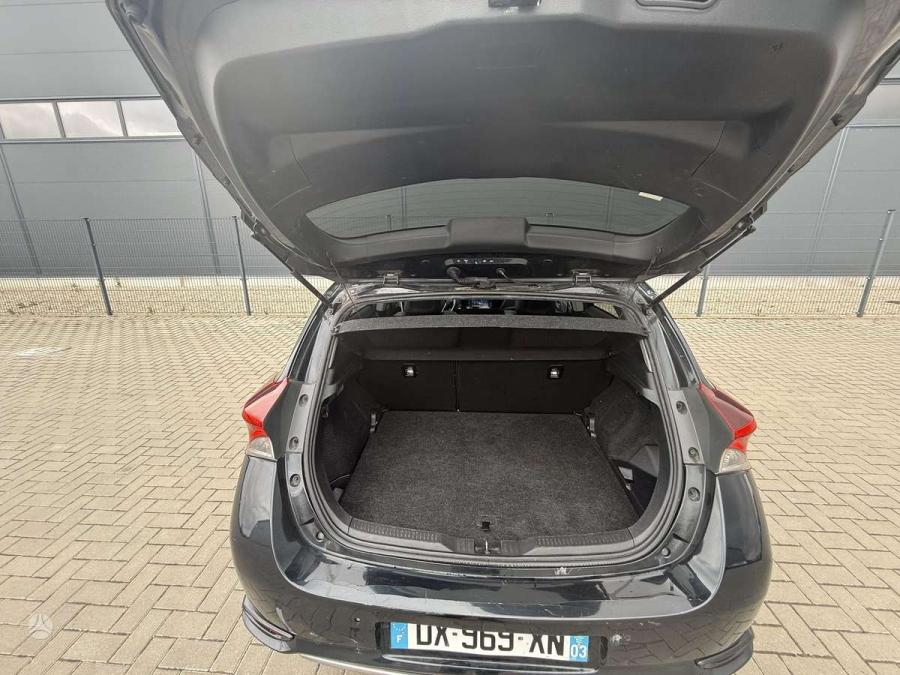 Grey Toyota Auris 2015 in Kaunas, with an engine capacity of 1.80 L and mileage of 230 thousand km for 6200 €, photo 28 on AUTOMOTO.COM.LV