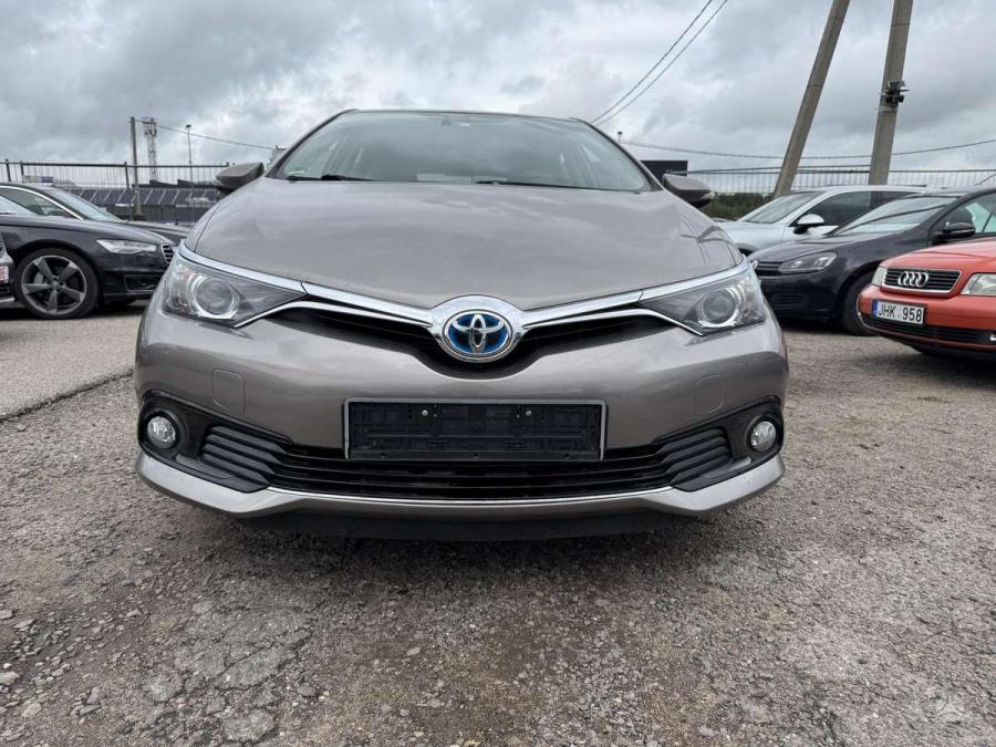 Pelēks Toyota Auris 2015 Kauņa, ar dzinēja tilpumu 1.80 L un nobraukumu 71 tūkst. km par 12990 €, foto 3 vietnē AUTOMOTO.COM.LV