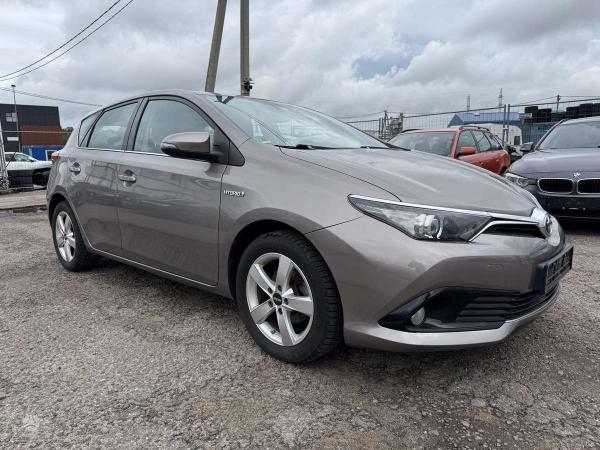 Pelēks Toyota Auris 2015 Kauņa, ar dzinēja tilpumu 1.80 L un nobraukumu 71 tūkst. km par 12990 €, foto 4 vietnē AUTOMOTO.COM.LV