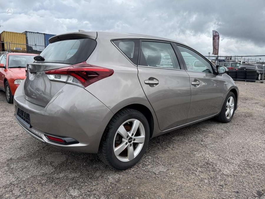 Pelēks Toyota Auris 2015 Kauņa, ar dzinēja tilpumu 1.80 L un nobraukumu 71 tūkst. km par 12990 €, foto 5 vietnē AUTOMOTO.COM.LV