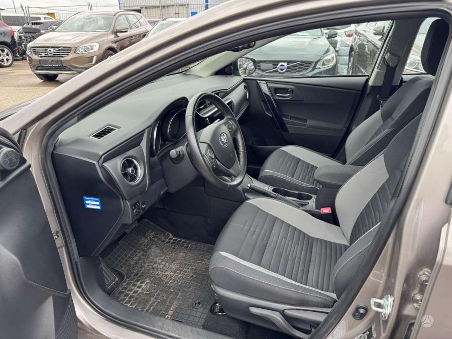 Pelēks Toyota Auris 2015 Kauņa, ar dzinēja tilpumu 1.80 L un nobraukumu 71 tūkst. km par 12990 €, foto 8 vietnē AUTOMOTO.COM.LV
