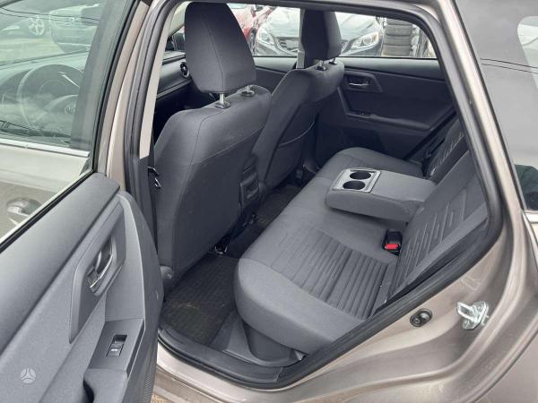 Pelēks Toyota Auris 2015 Kauņa, ar dzinēja tilpumu 1.80 L un nobraukumu 71 tūkst. km par 12990 €, foto 10 vietnē AUTOMOTO.COM.LV