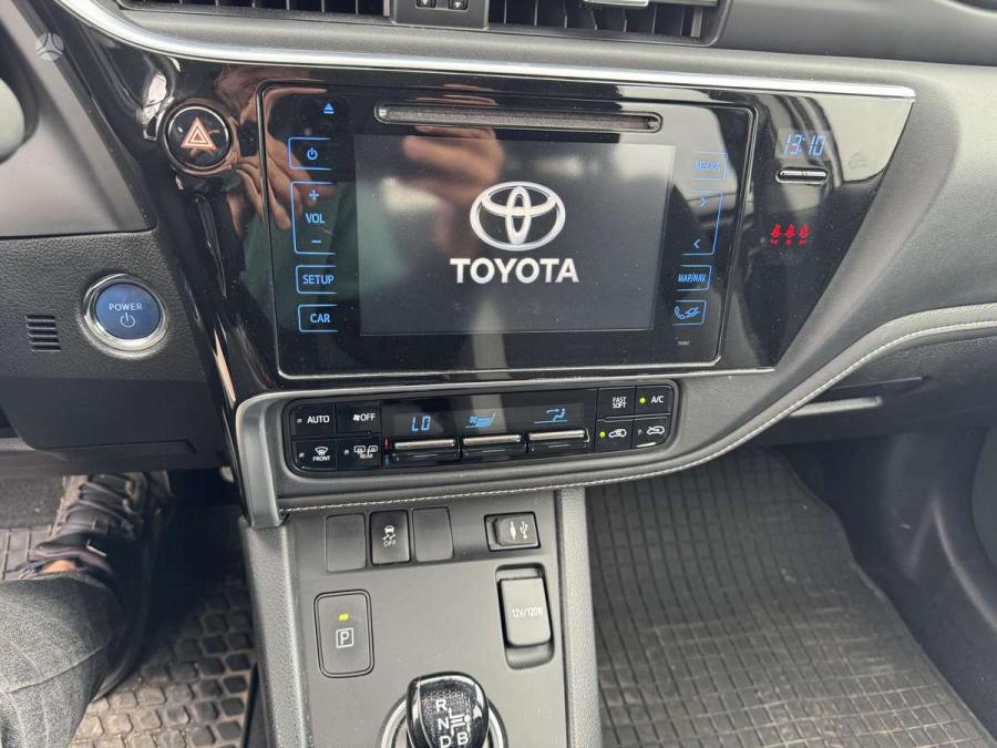 Pelēks Toyota Auris 2015 Kauņa, ar dzinēja tilpumu 1.80 L un nobraukumu 71 tūkst. km par 12990 €, foto 12 vietnē AUTOMOTO.COM.LV