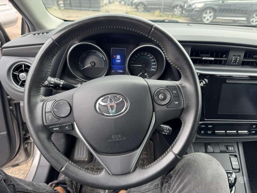 Pelēks Toyota Auris 2015 Kauņa, ar dzinēja tilpumu 1.80 L un nobraukumu 71 tūkst. km par 12990 €, foto 14 vietnē AUTOMOTO.COM.LV