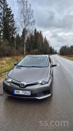 Pelēks Toyota Auris 2016 Madona, ar dzinēja tilpumu 1.40 L un nobraukumu 290 tūkst. km par 4000 €, foto 2 vietnē AUTOMOTO.COM.LV