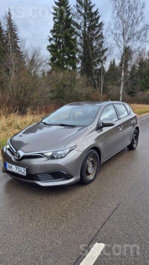 Pelēks Toyota Auris 2016 Madona, ar dzinēja tilpumu 1.40 L un nobraukumu 290 tūkst. km par 4000 €, foto 3 vietnē AUTOMOTO.COM.LV
